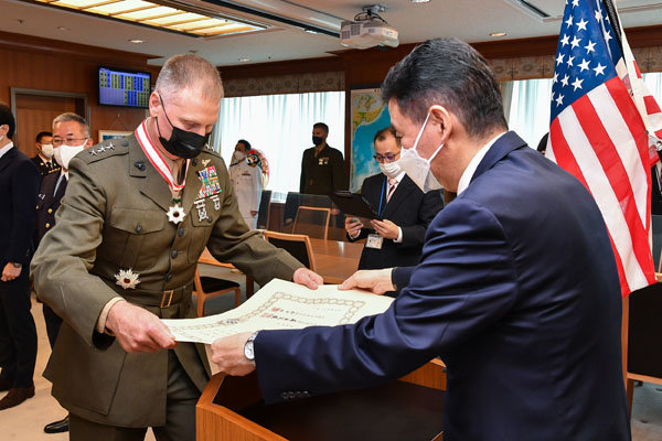 Courtesy call by Lt Gen Steven R. Rudder, Commander, U.S. Marine Corps ...