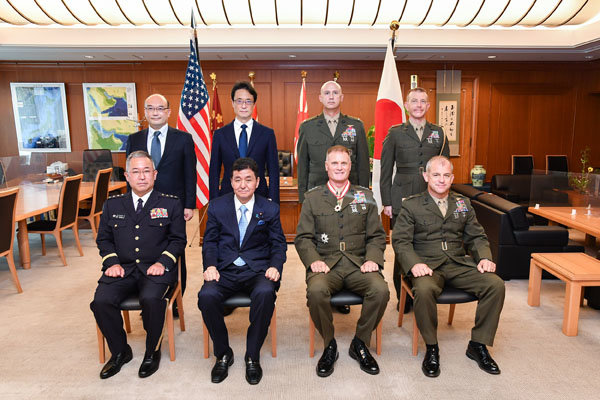 Courtesy call by Lt Gen Steven R. Rudder, Commander, U.S. Marine Corps ...