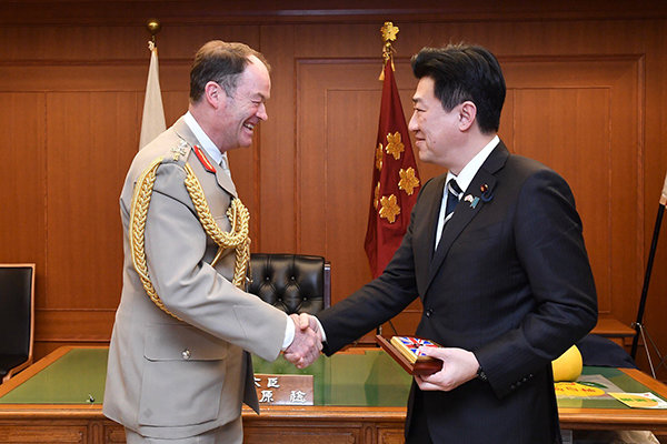 Defense Minister Kihara received a courtesy call from Gen Sir Patrick ...