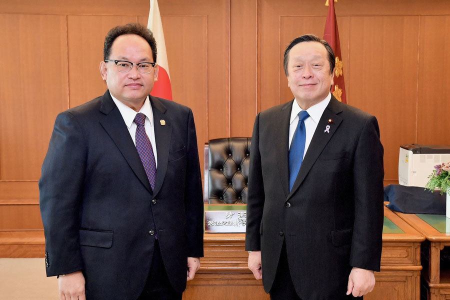 Defense Minister Hamada received a courtesy call from H.E. Mr. SHAHRIL ...