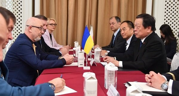 Japan-Ukraine Defense Ministers’ Meeting | Japan Ministry of Defense