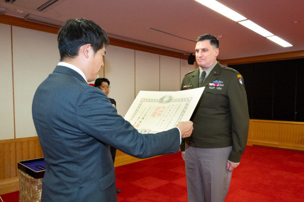 Courtesy call on Parliamentary Vice-Minister of Defense Kobayashi by ...