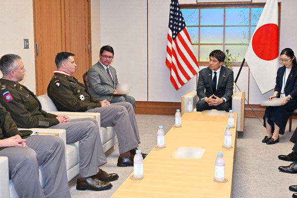 Courtesy call on Parliamentary Vice-Minister of Defense Kobayashi by ...