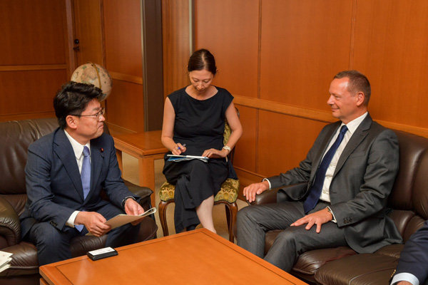 State Minister of Defense Oniki received a courtesy call from ...