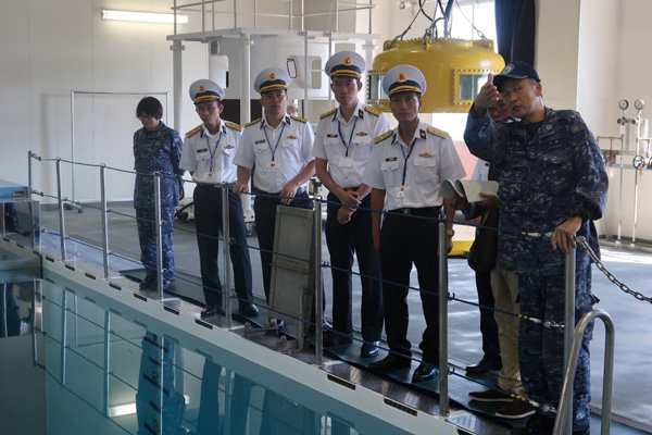 Underwater UXO clearance | Japan Ministry of Defense
