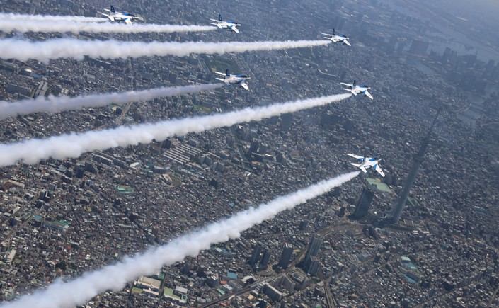 Salute Flyover by JASDF Blue Impulse