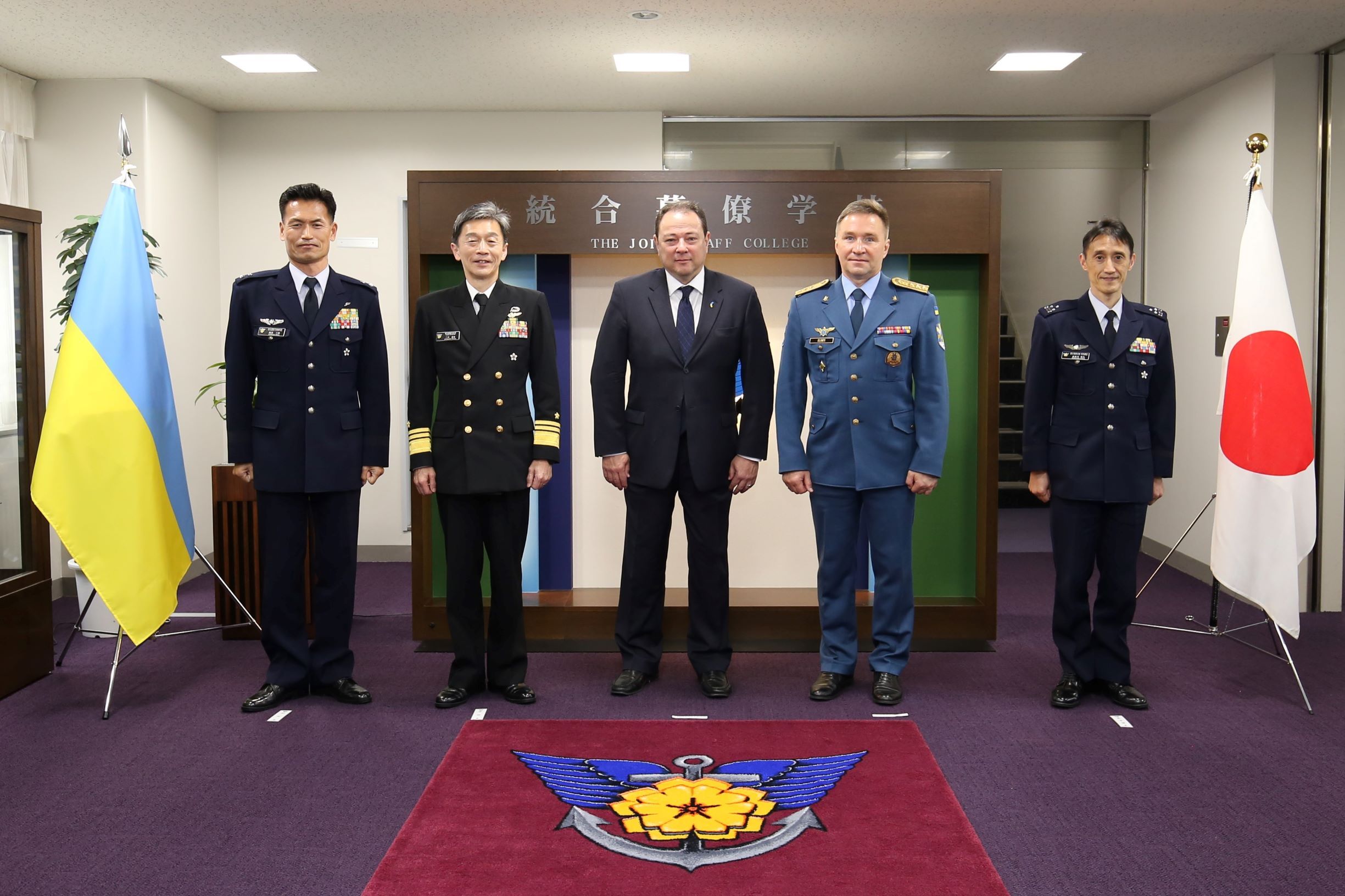 Commemorative photo with the JSC's key executive