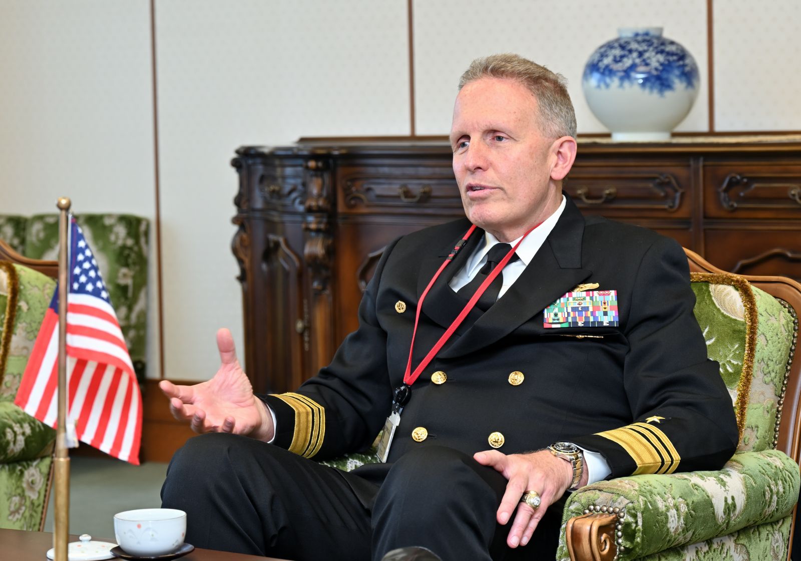 Courtesy Visit by Commander NAVIFOR of the USN ｜Exercises｜JMSDF ...