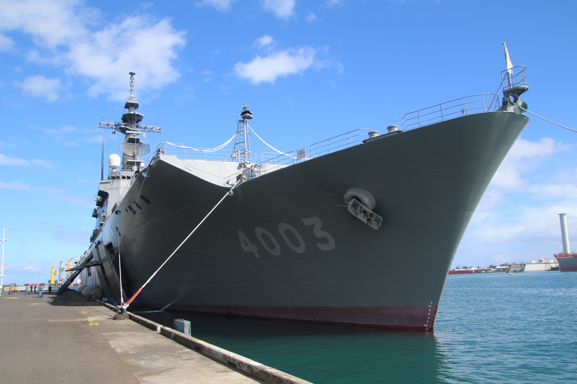 File:JS Kunisaki（LST-4003） is in port in Tahiti, French Polynesia.jpg ...