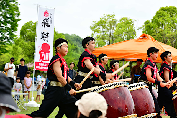 安中総合学園和太鼓部による演奏の様子（1/3）